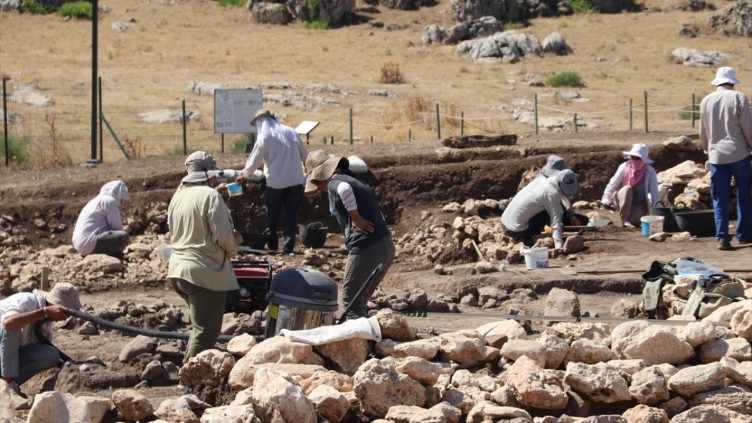 Uygarlık tarihine ışık tutan yer Çayönü! 3 yeni mezar daha bulundu