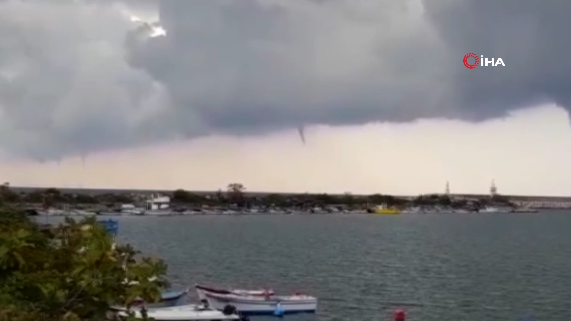 Karadeniz’de hortum paniği: Bir ilçede aynı anda 6 hortum ortaya çıktı ...